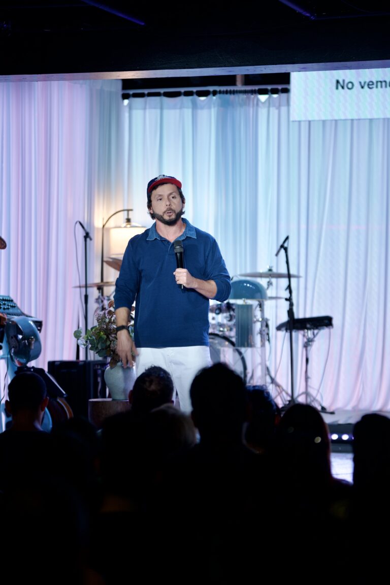 Una vuelta más – Carlos Fraija - CASA Church App